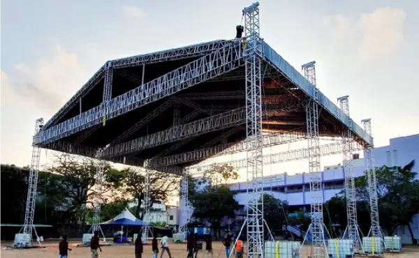 Techo de tejas de medio espesor con armazón de metal | Estructuras para ...