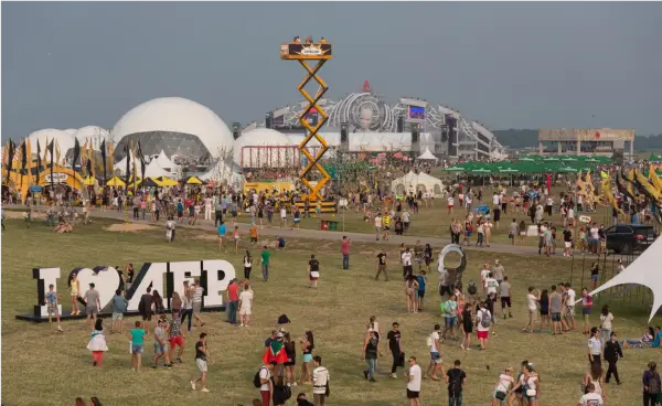 Exploring Geodesic Domes: Structure, Design, & Applications