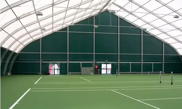 Een tennisbaan bouwen: wat u moet weten