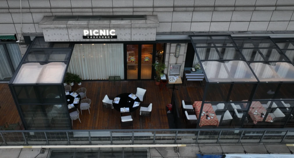 Tips for Designing a Restaurant with Patio Space
