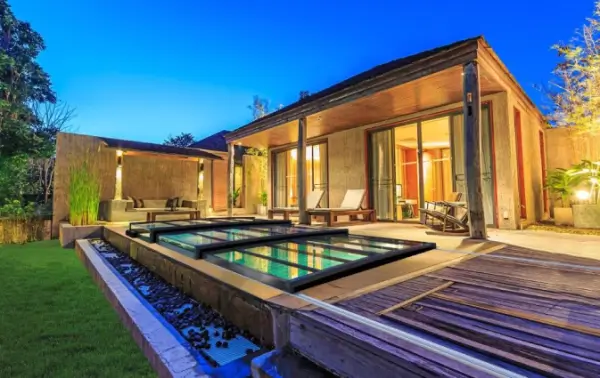 Exploring the Benefits and Drawbacks of Pool Screen Enclosures