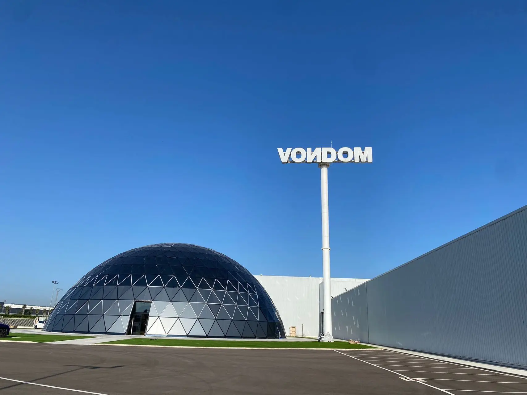 Glass Dome Showroom | Luxury and Innovation in Architectural Design ...